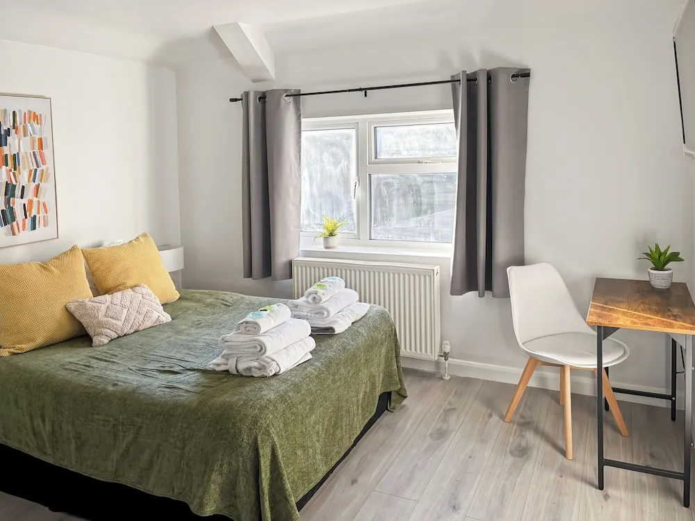 Charming Retreat With Hot Tub & Sauna Sleeps 4 - Brighton