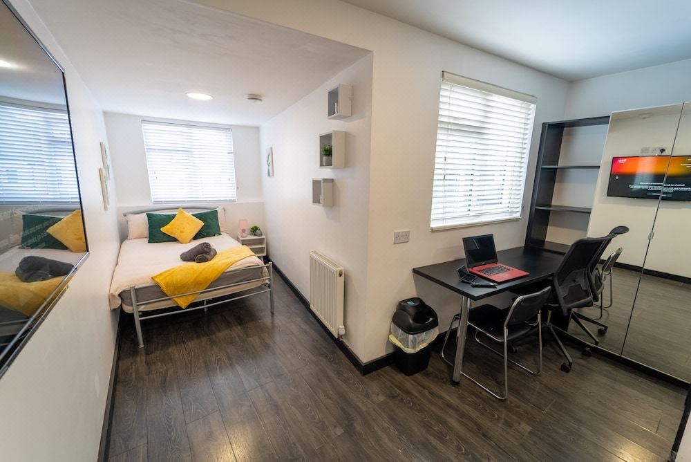 23 North Road Studios Near Qe And Uob - Birmingham