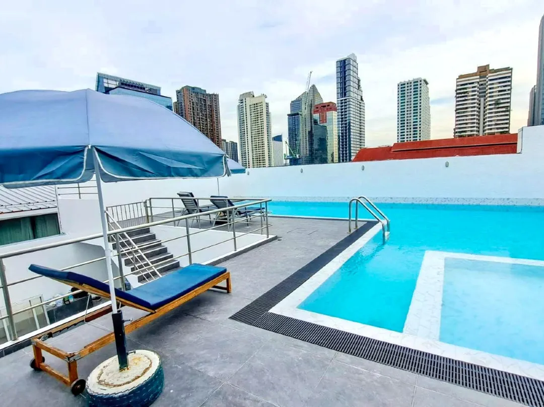 7c - 2 Bedroom Downtown Apartment With Shared Pool - Bangkok