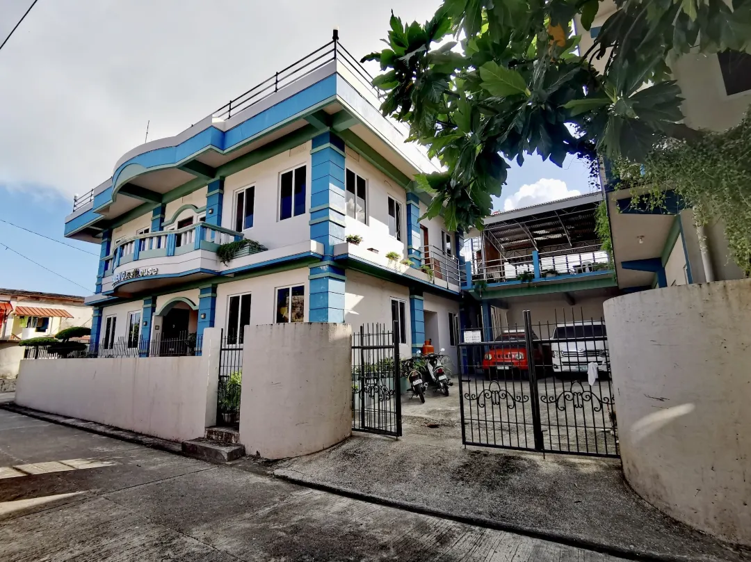 Den Den Guesthouse - Basco