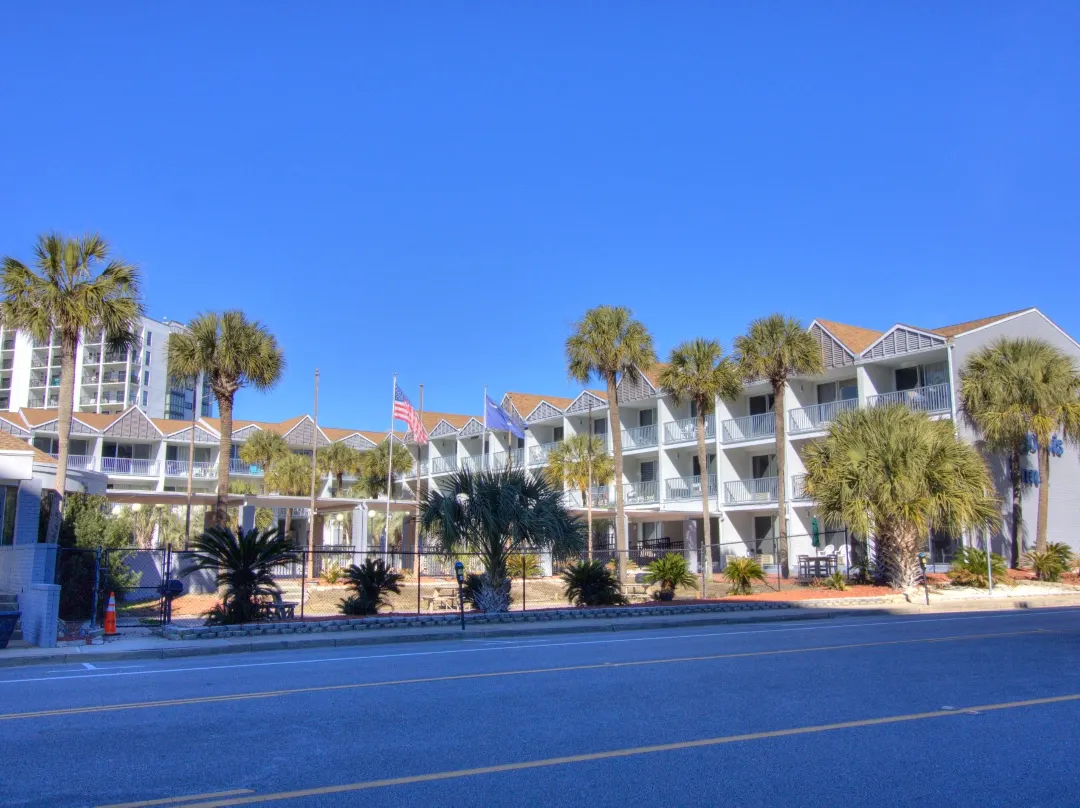 Private Balcony Overlooking Pool And Coastal Comfort - Charming Getaway - Myrtle Beach, SC