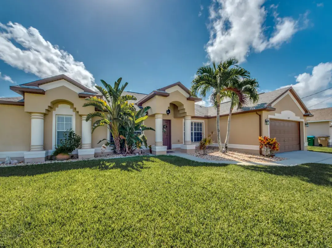 Spacious Living And Heated Salt Water Pool - Stunning Oasis - Cape Coral, FL