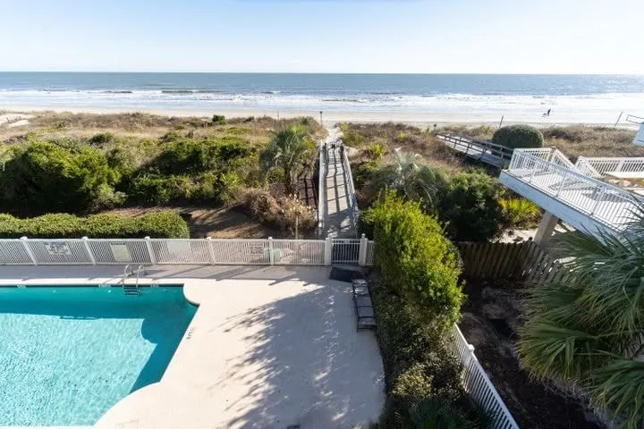 Expansive Deck And Community Swimming Pool - Gorgeous Oceanfront Haven - Mount Pleasant, SC