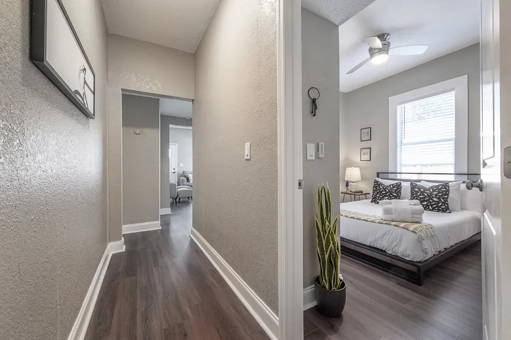 Fire Pit And Communal Laundry For Urban Escape - Charming Retreat - Tampa, FL