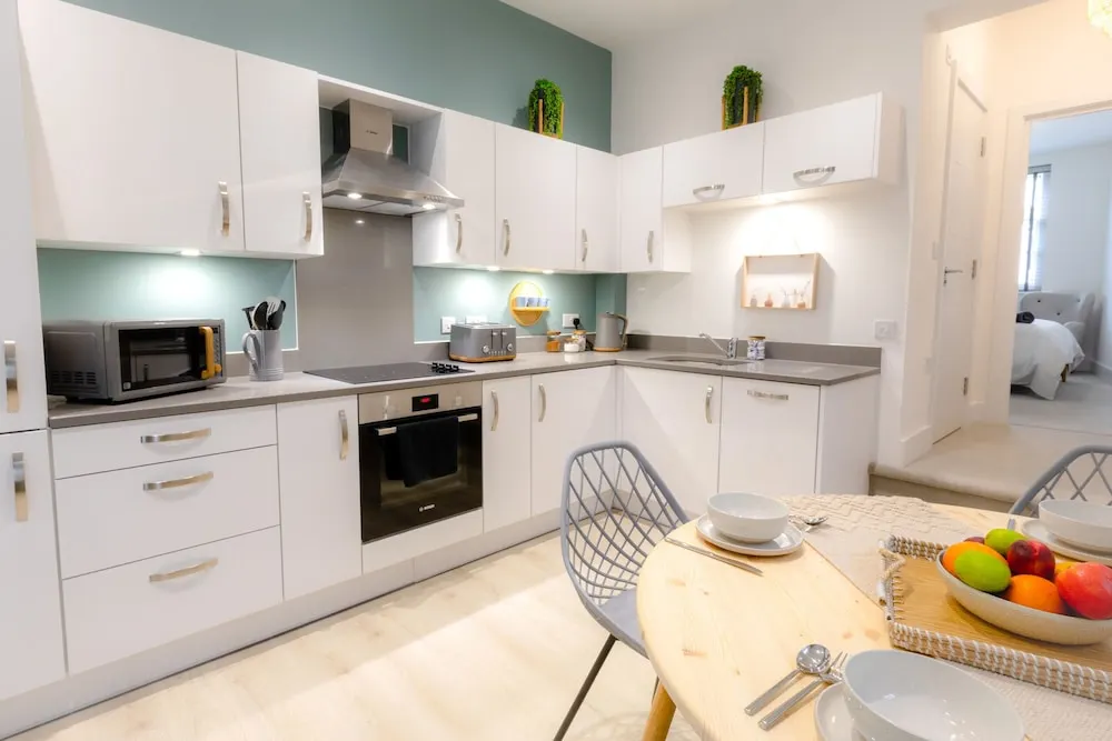 Courtyard Retreat- Free Evening Parking - Southampton
