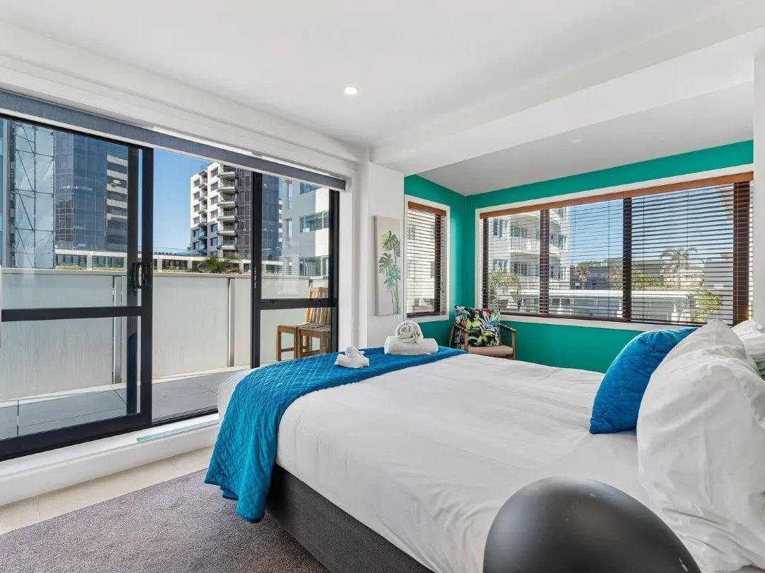 6 On Adams - Mount Maunganui