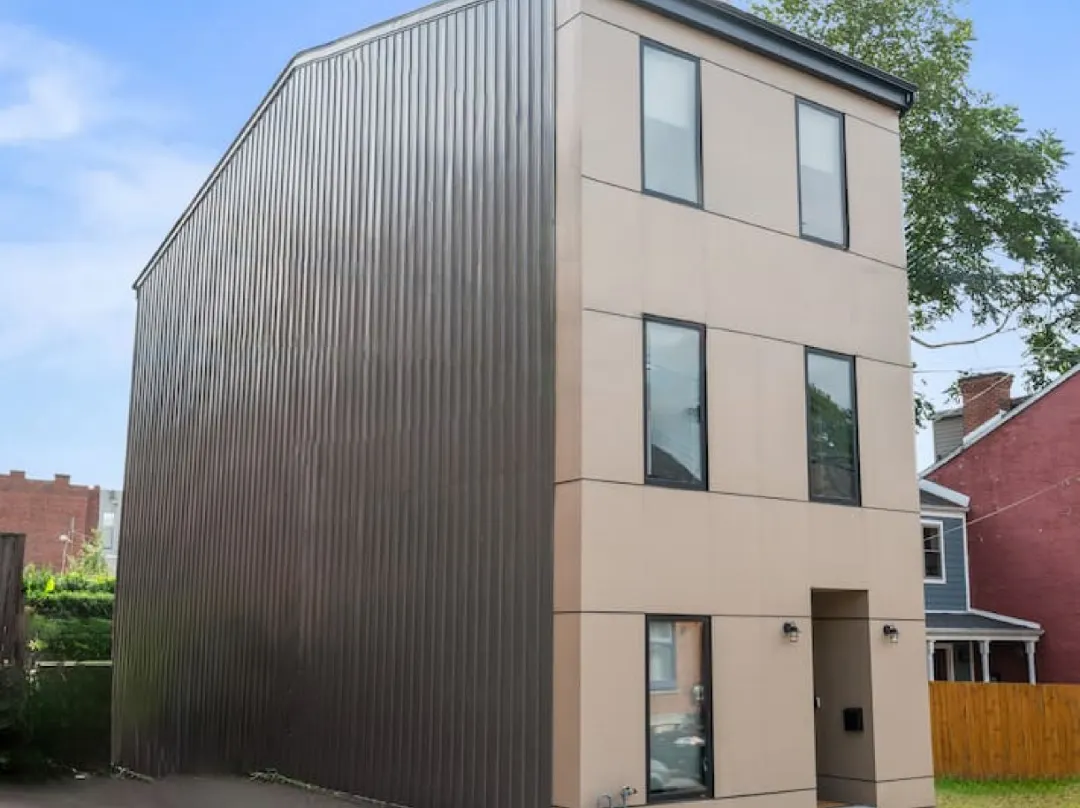 Centrally Located Luxe Room With Wifi, Stunning Decor - Pittsburgh