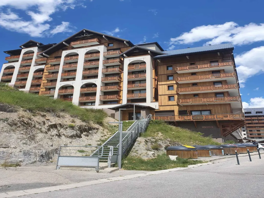 Alpine Escape With Terrace - Les Deux Alpes, France