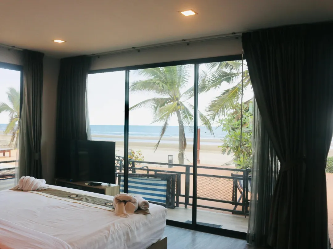 The Sea F - Sam Roi Yot