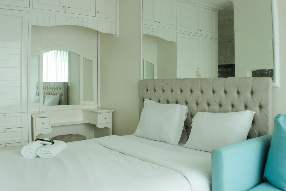 Elegant And Tidy Studio At Grand Kamala Lagoon Apartment - Bekasi