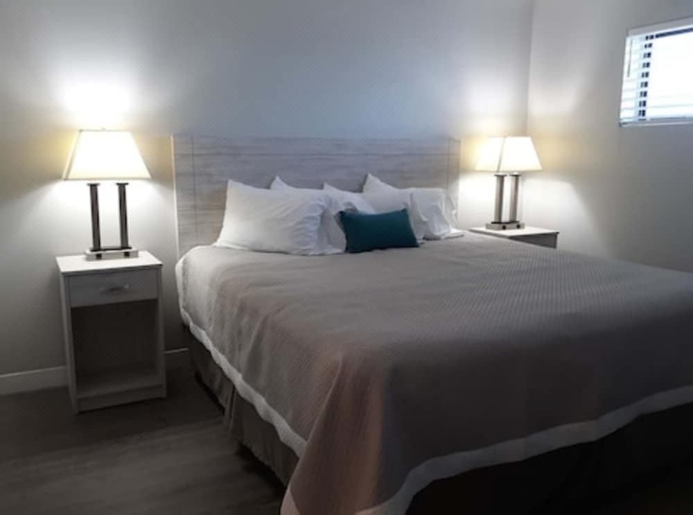 Surf Suites - Carolina Beach, NC