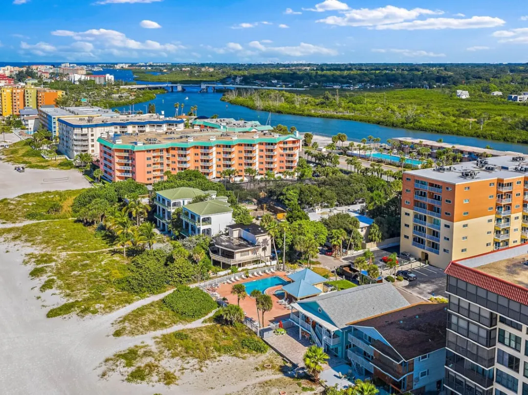 Splendid Gulf View Haven - Spa, Balcony, Waterfront - Indian Shores, FL