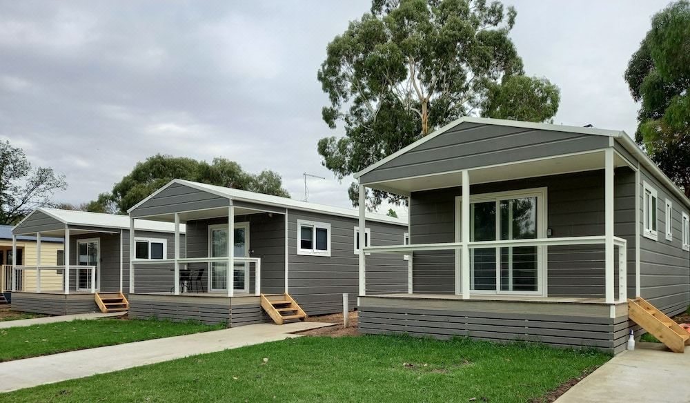 Young Caravan And Tourist Park - Young