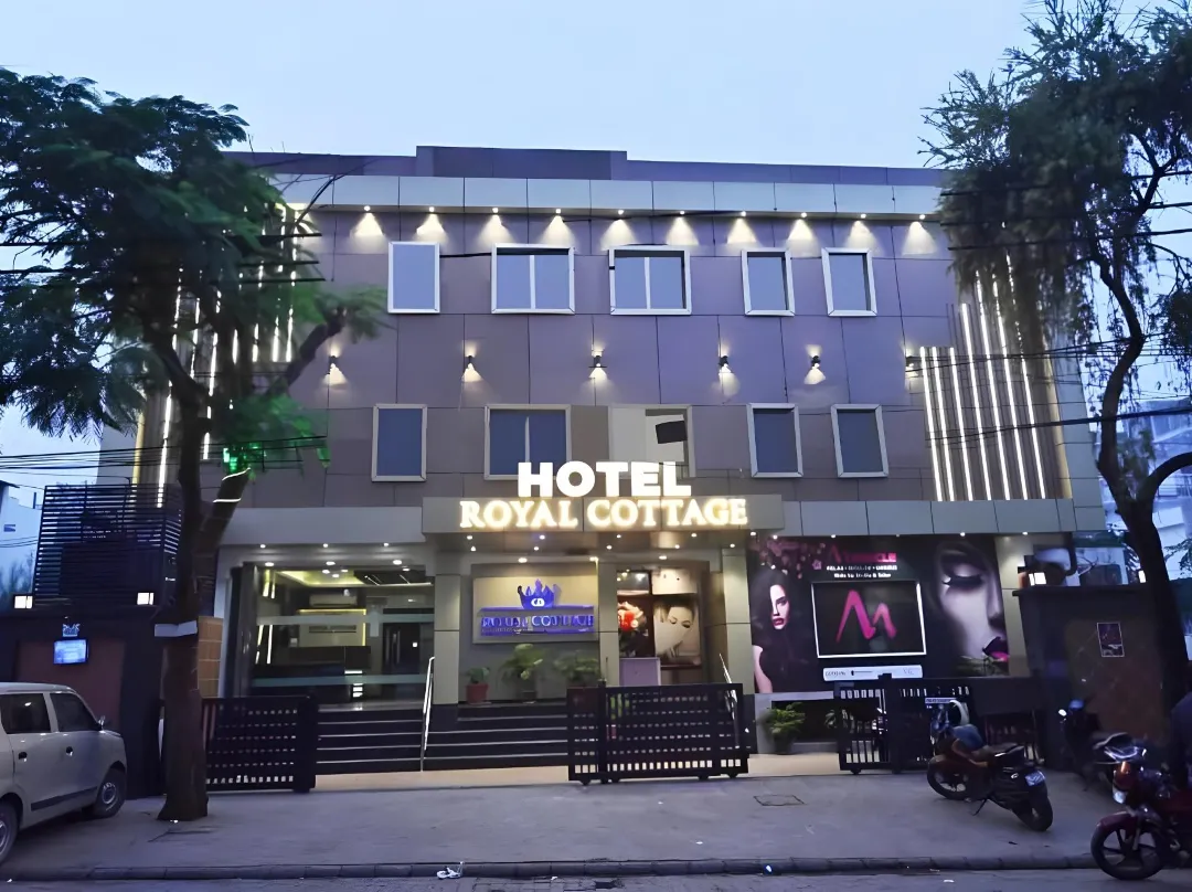 Hotel Royal Cottage - Kanpur
