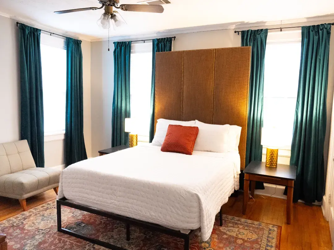 Cozy Living Space And Fully Equipped Kitchen - Inviting Retreat - Montgomery