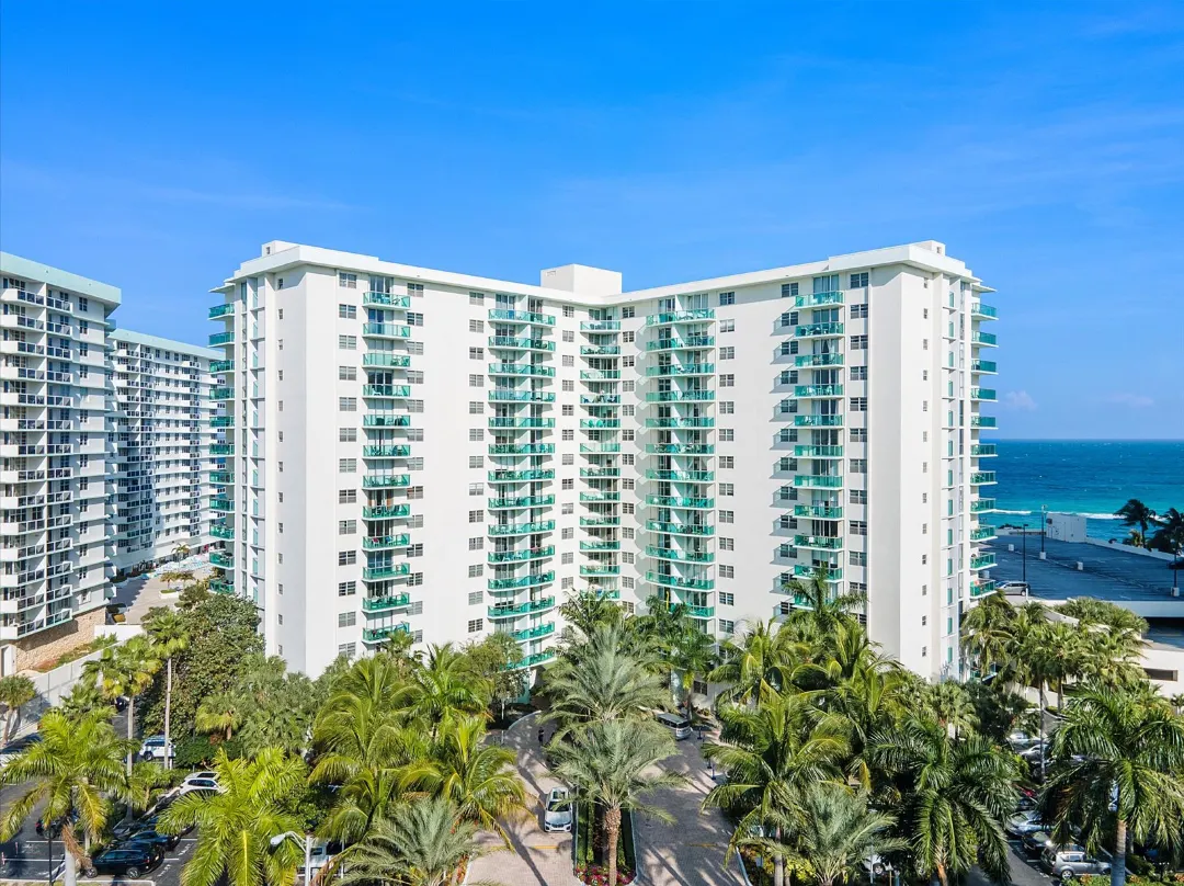 Spacious Retreat With Balcony And Resort Amenities - Stunning Ocean View - Hollywood, FL