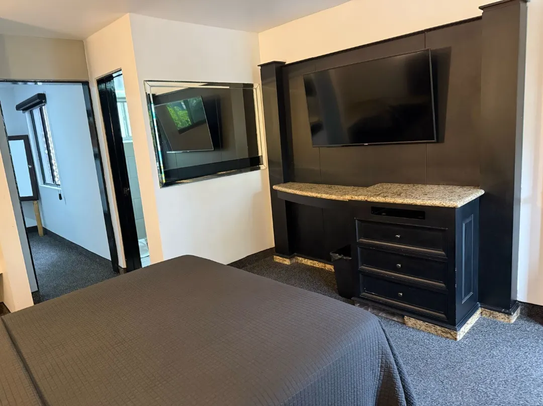 Hotel Suites Royal - Imperial Beach, CA