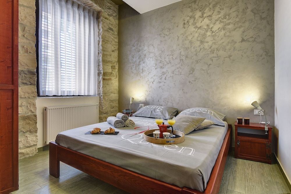 Mimoza Old Town Pula Apartments - Pula