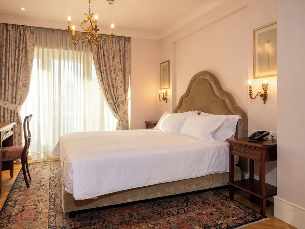 Ebel Boutique Hotel - 地拉那