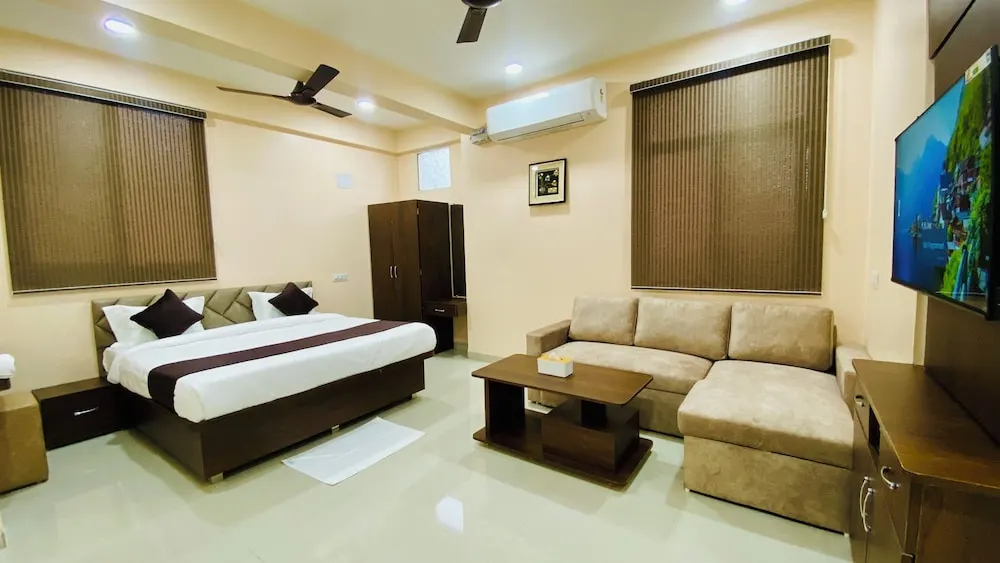 Stay 10 B&m - Indore
