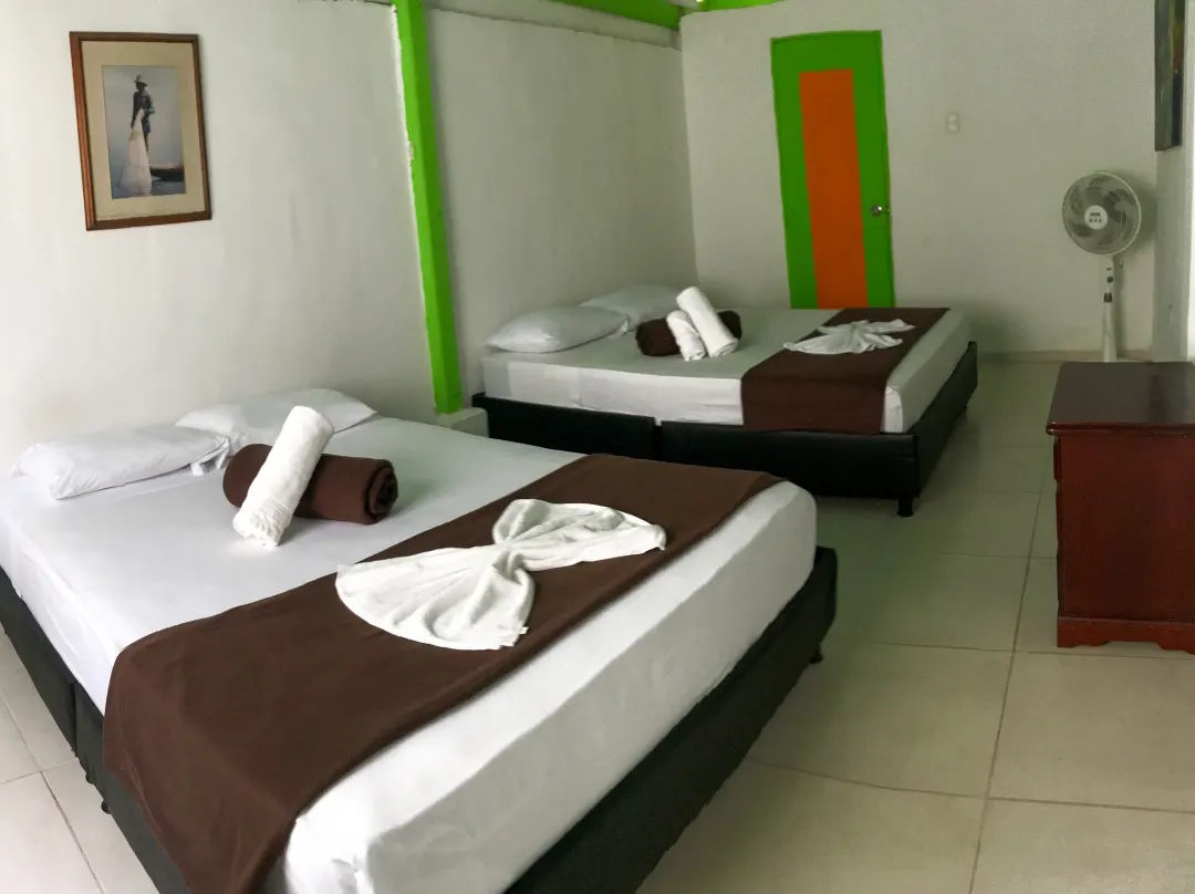 Habitación Con 2 Camas Dobles. Número 7. - Pereira, Colombia