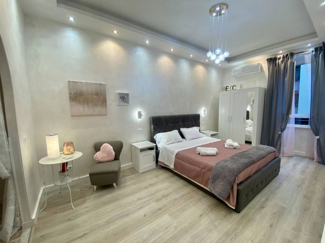 Nuovo Vicino Al Colosseo E Alla Metro A - Rom