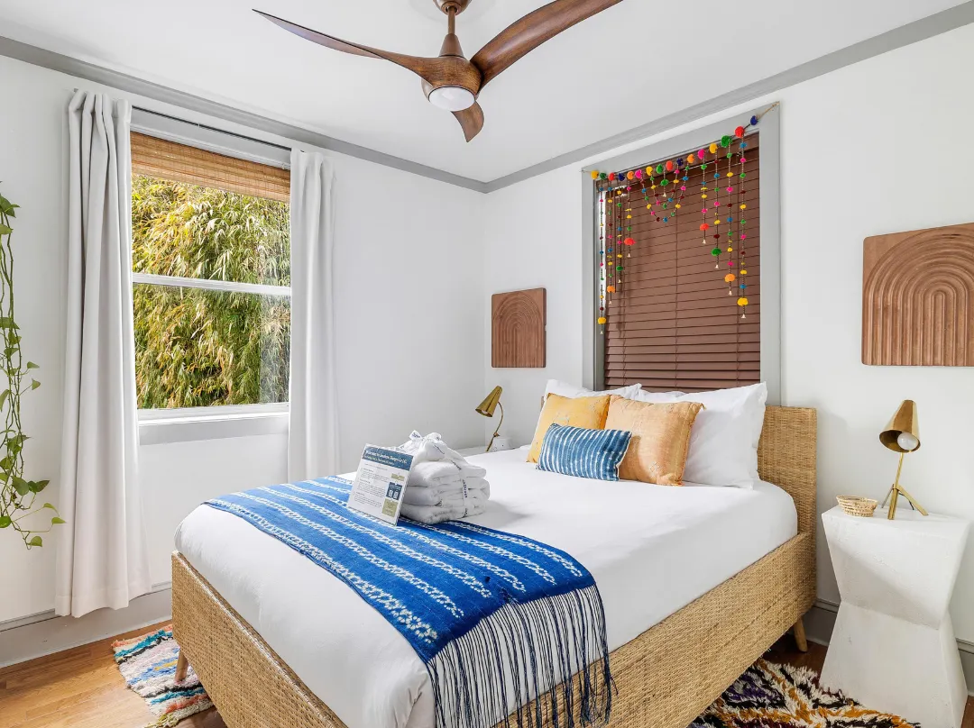 Private Retreat With Stylish Decor And Community Vibes - Tropical Oasis - Charleston, SC