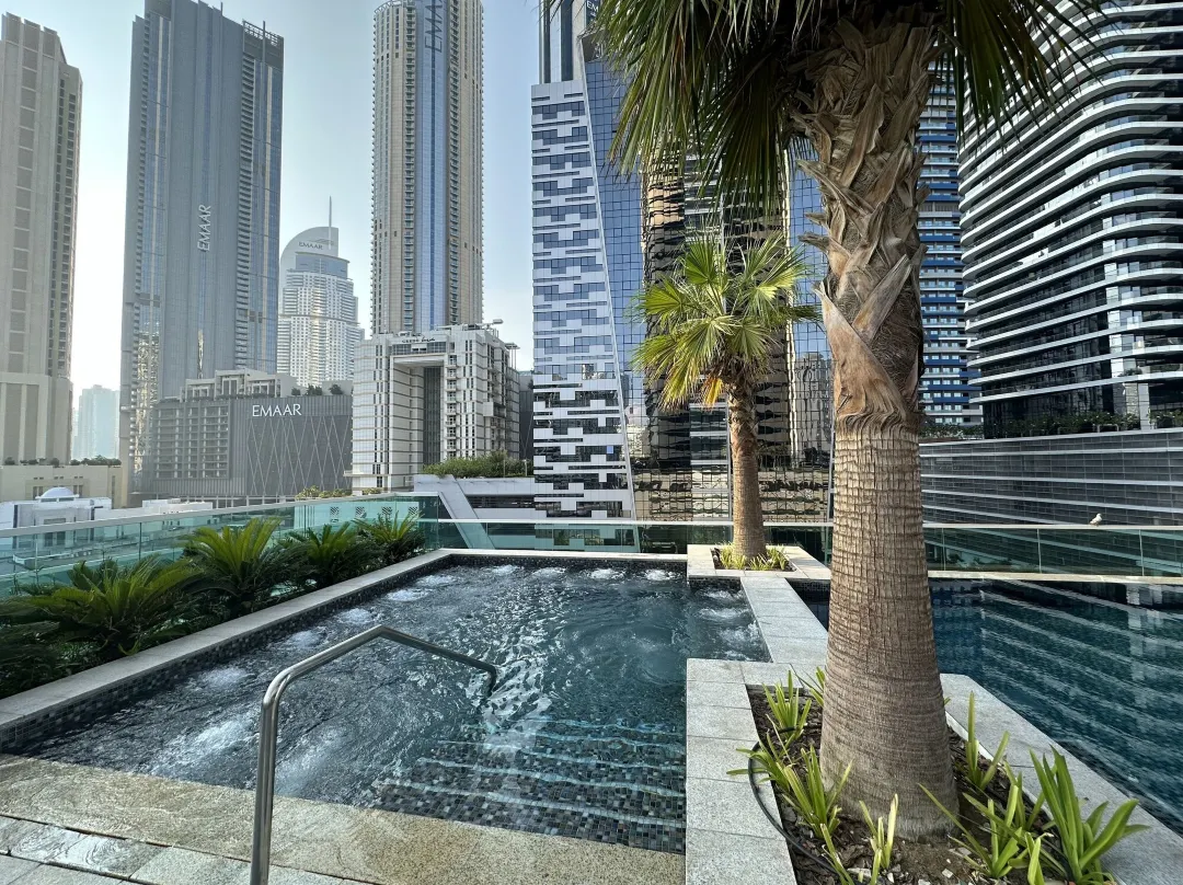 Lux Bnb Upper Crest Tower I Skyline Views - Dubai