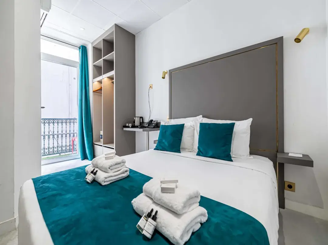 Deluxe Bedroom With Balcony In Cannes Palais - French Riviera