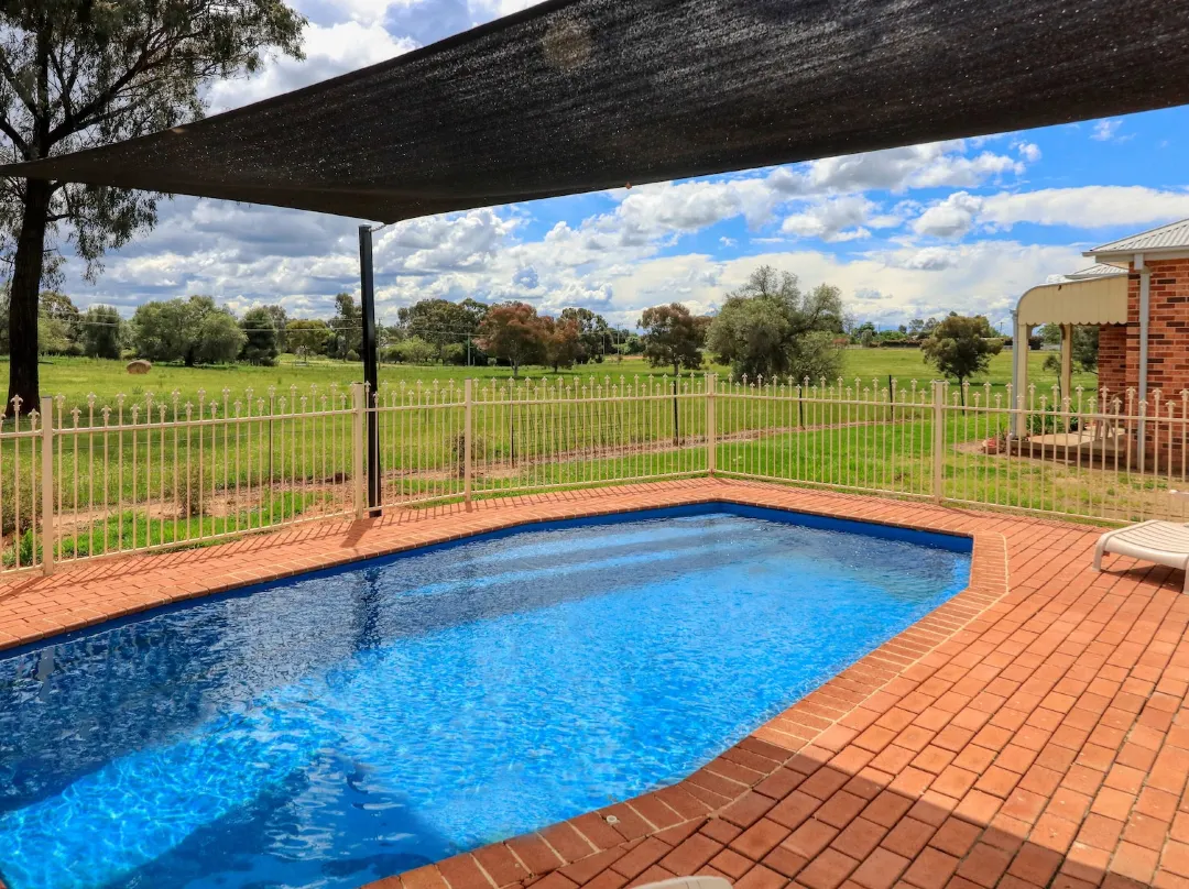 Country Gardens Motor Inn - Cowra