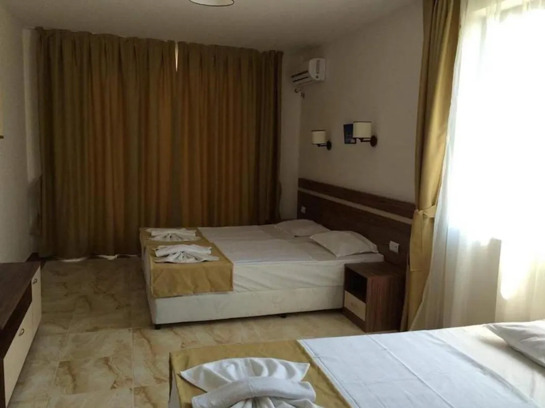 Flower Street Provides Accommodations With Free Wifi, Air Conditioning - Sluneční pobřeží