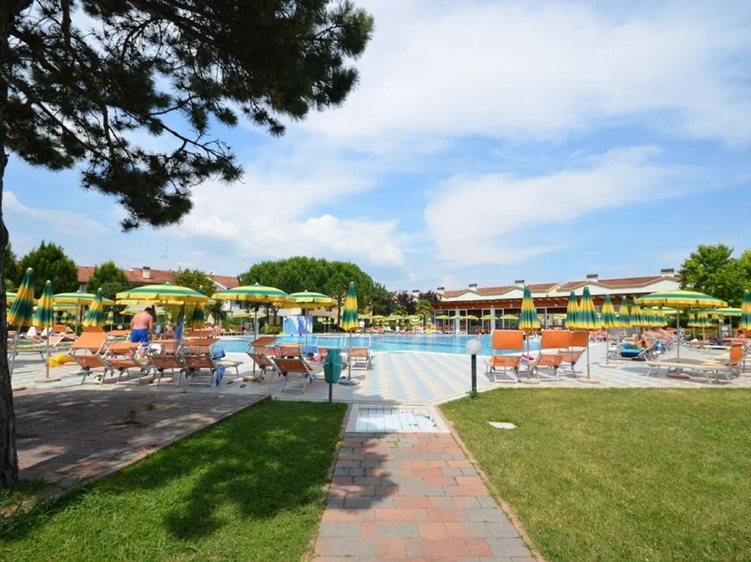 Ampio Soggiorno Per Famiglie In Residenza Moderna Con Piscina - Bibione