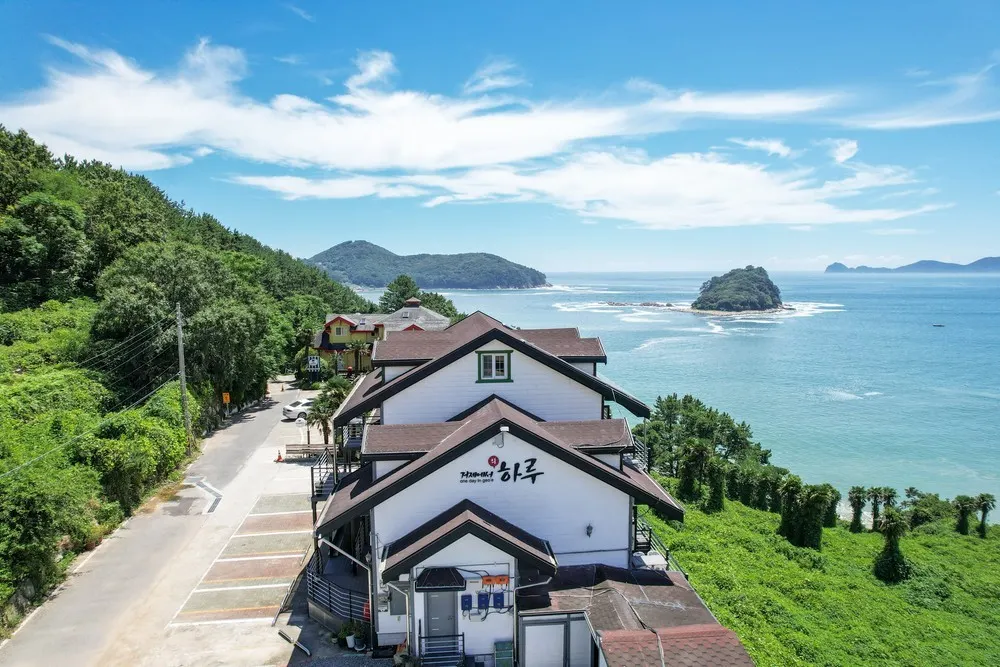 Geojeaeseoui Haru - Geoje-si