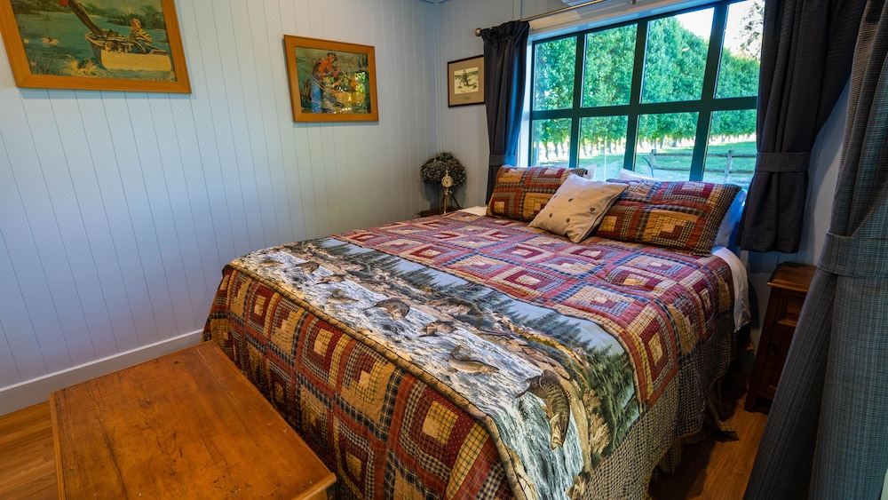 The Jolly Poacher Retreat - New Zealand