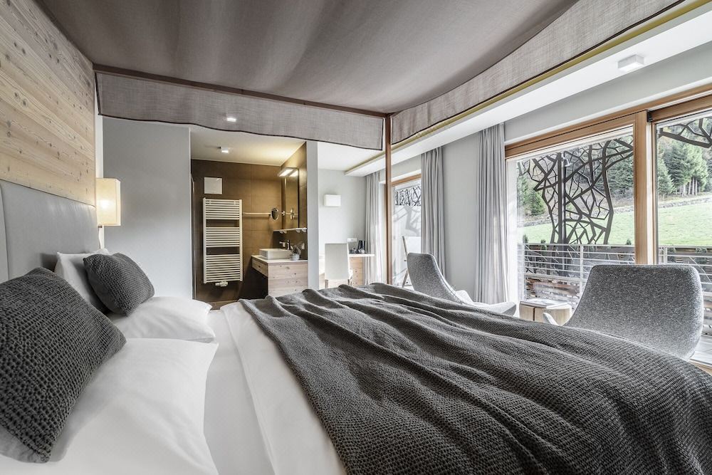 Silena, Your Soulful Hotel - Vals
