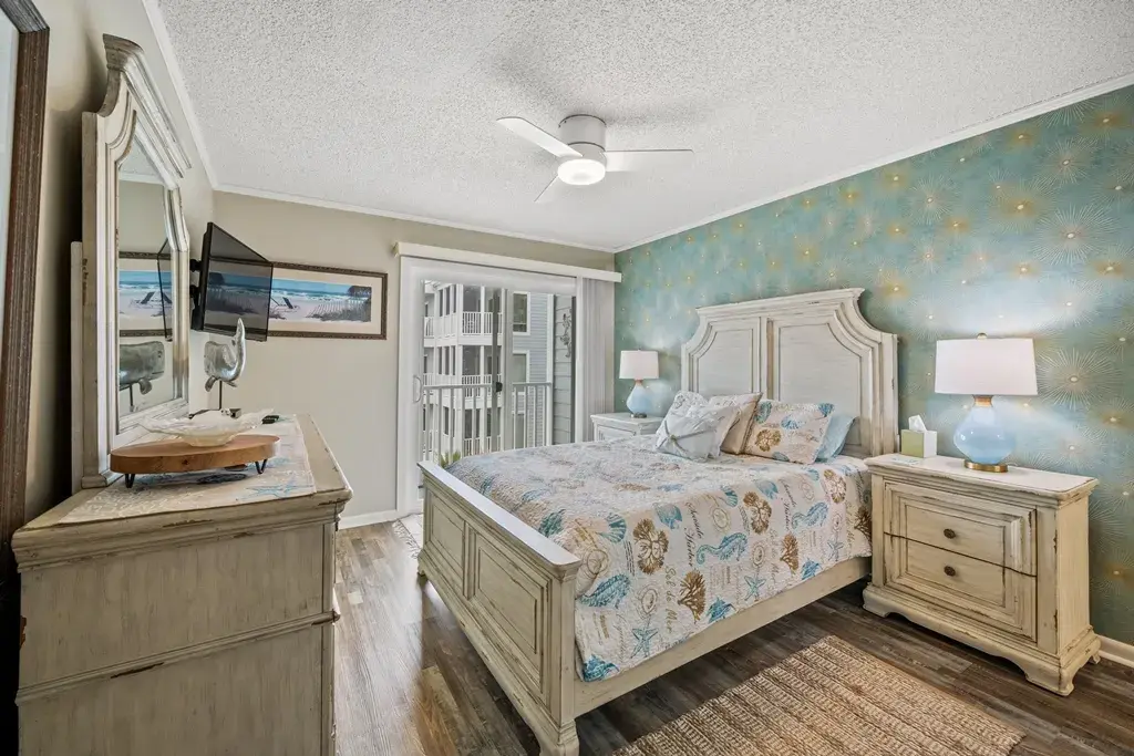 Comfortable Furnishings And Modern Amenities - Cozy Escape - Myrtle Beach, SC