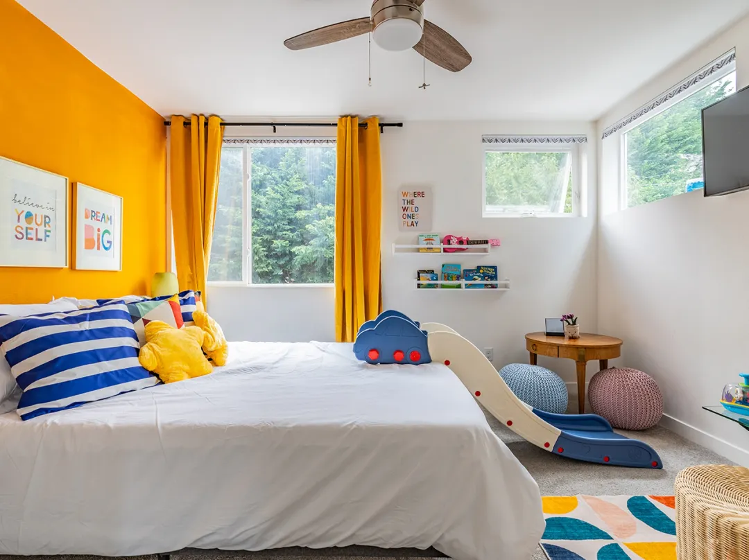 3br | Rooftop, Family | West Seattle | Sophari - Burien, WA