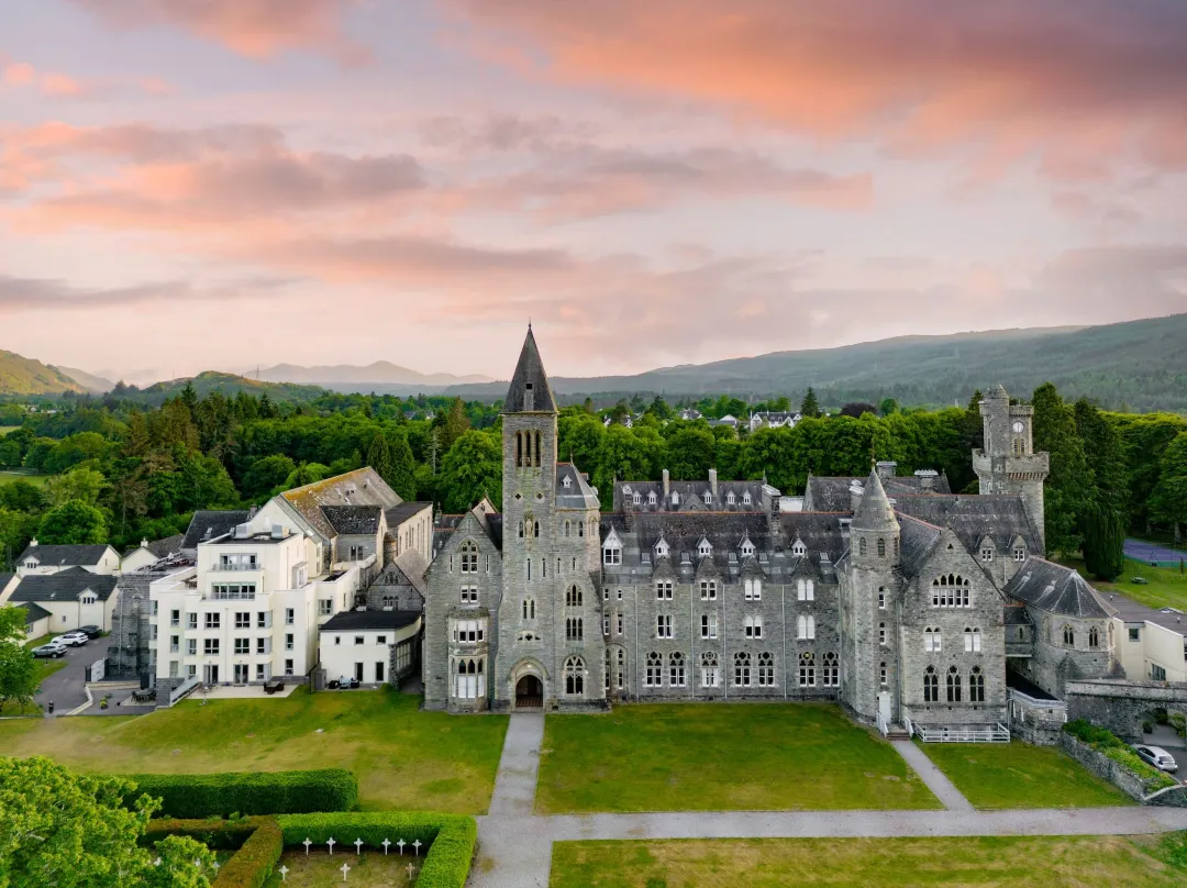 The Highland Club - Loch Ness
