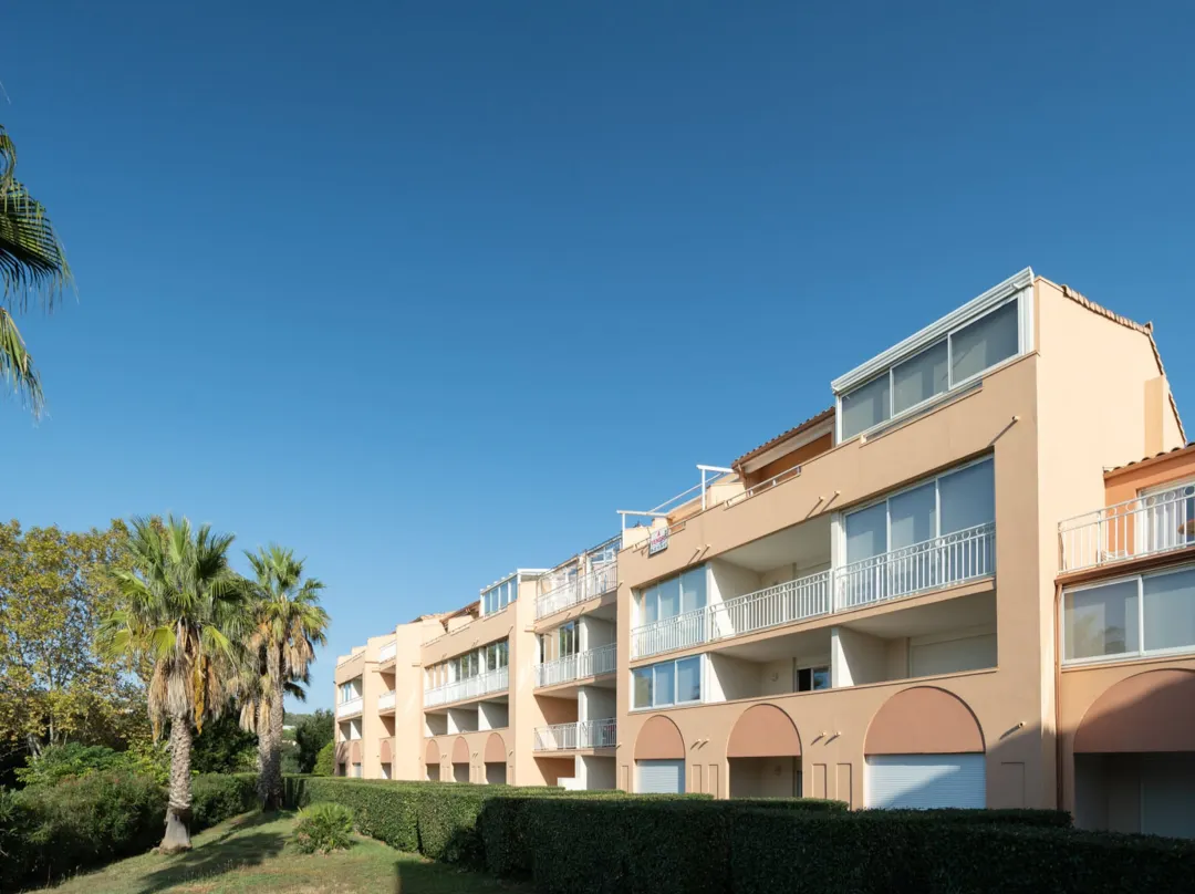 Sunlit Coastal Comfort - Hérault