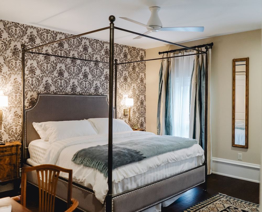 The Lilley Mansion Bed & Breakfast - Grand Haven, MI