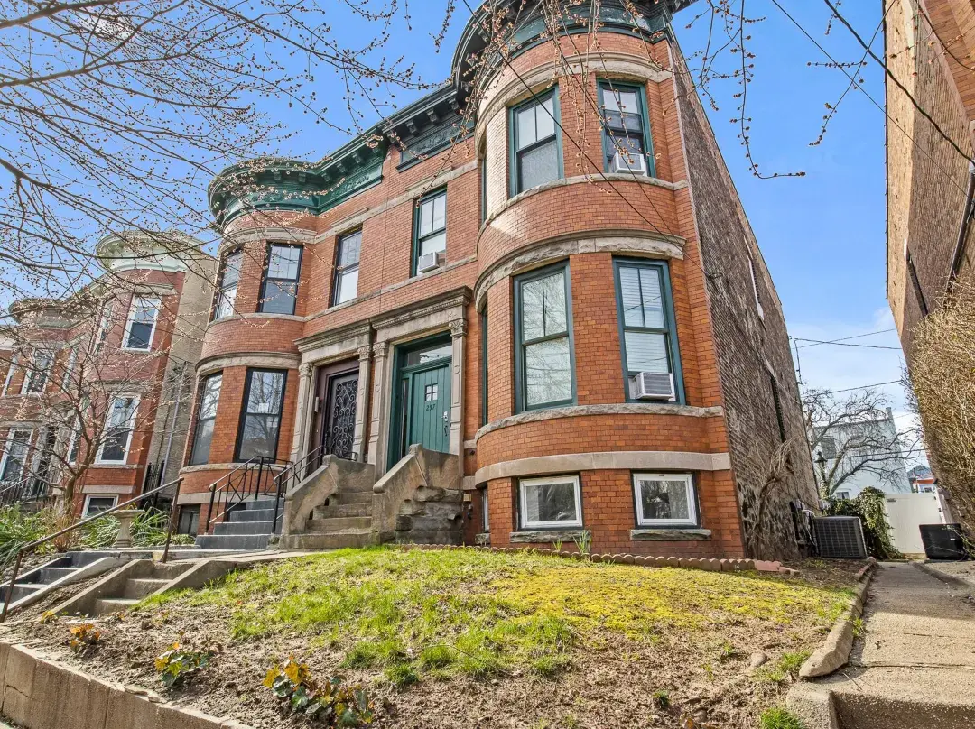Beautiful Green-door Brownstone - Newark, NJ