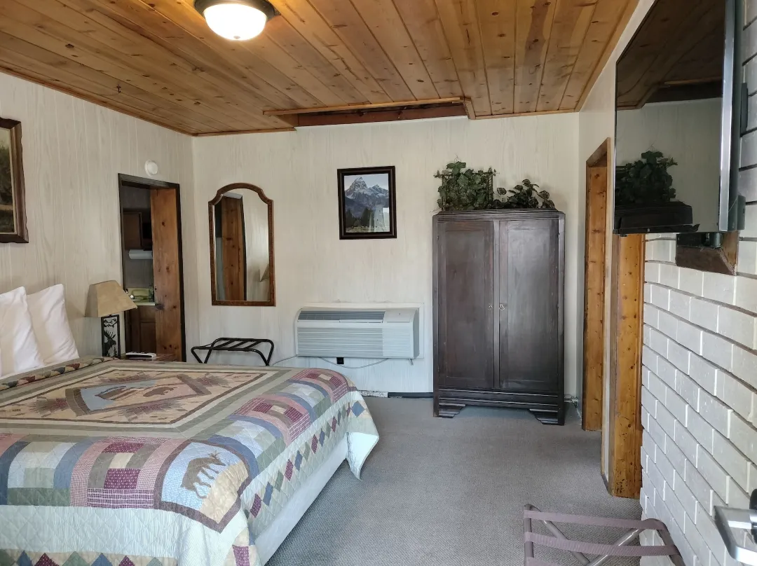 Pioneer Motel - West Yellowstone, MT