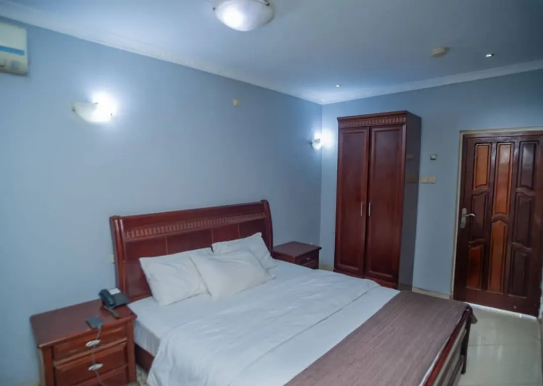 Grande Chambre D'hôtel Et Petit-déjeuner Gratuit - Lubumbashi