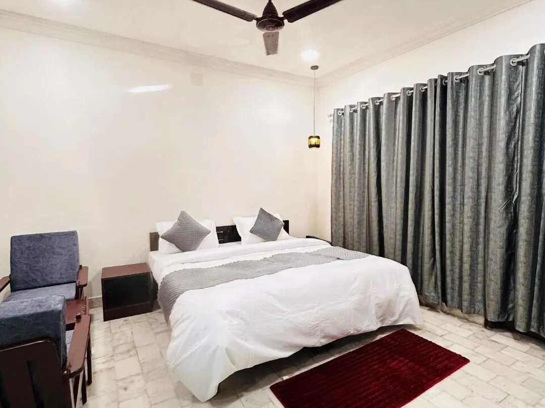 Hotel 7 Cr - Vadodara