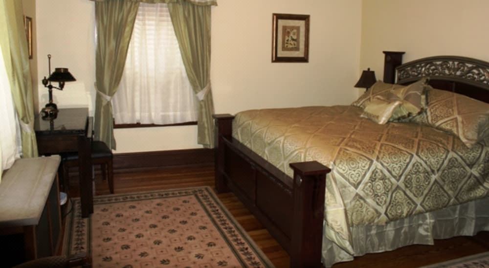 Walton Manor Inn Bed & Breakfast - Hershey, PA