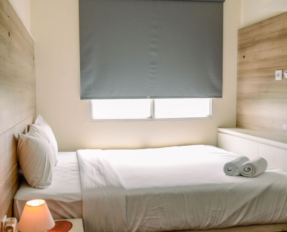 Nice And Warm 1br At Belmont Residence Puri Apartment - West Jakarta