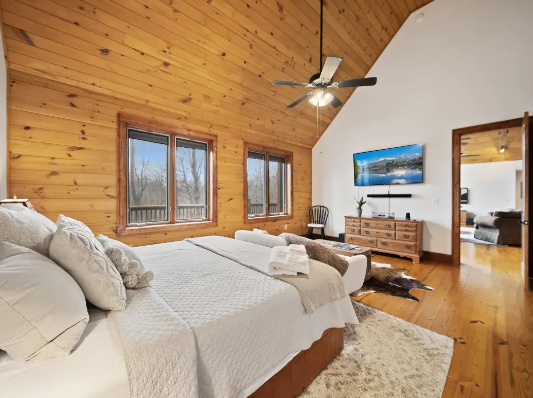 Expansive Outdoor Deck And Hot Tub - Stunning Mountain Retreat - Sugar Mountain, NC