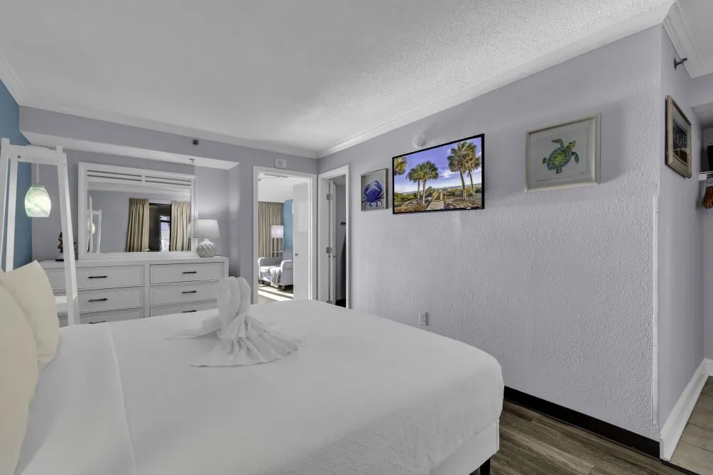 Cozy Balcony And Resort Amenities - Charming Ocean-view Retreat - Myrtle Beach