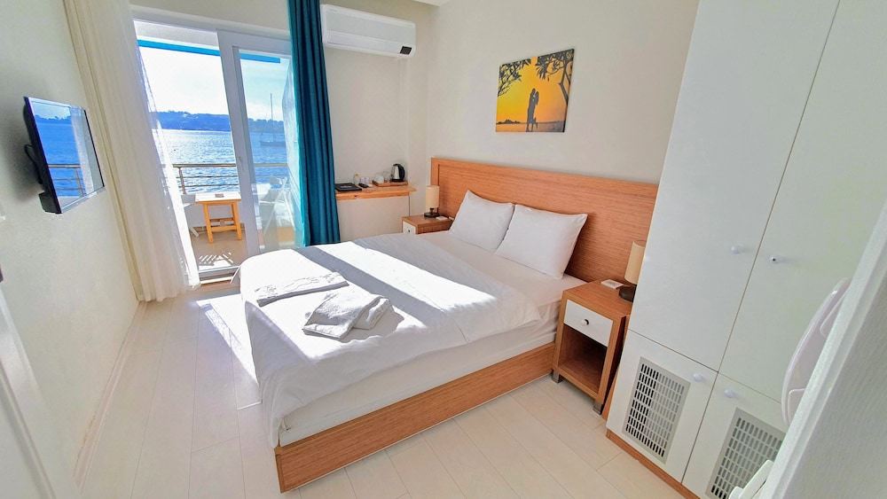 Midilli Konak - Foça