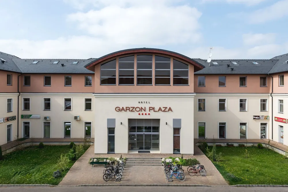 Hotel Garzon Plaza - Győr